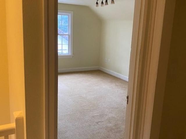 6 BR, 2.5 BA Apartment 305 N 1st Ave, Hillsboro, OR 97124