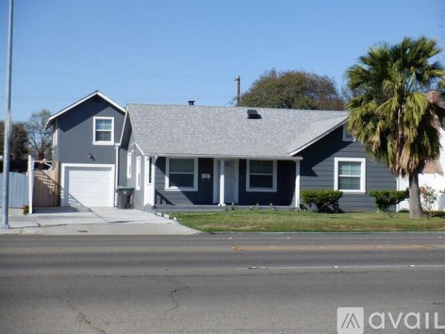 6 BR, 2.5 BA Apartment 417 West Swain Road, Stockton, CA 95207