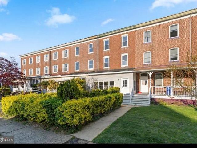6 Br, 2 bath, Townhouse/Brownstone/RowHouse 45 Railroad Ave