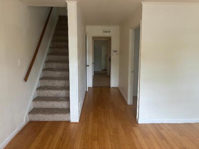 6 Br, 2 bath, Townhouse/Brownstone/RowHouse 5540 60th Ave