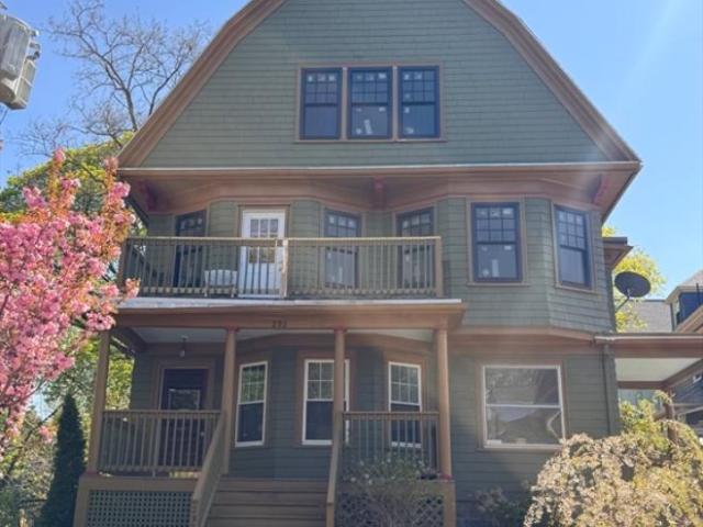 6 Br, 2 bath, Apartment 292 Park St