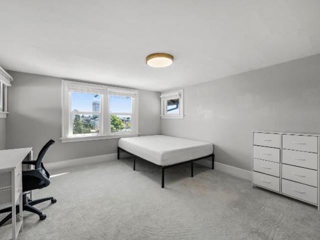 6 Br, 2 bath, Condo 4525 5th Ave NE