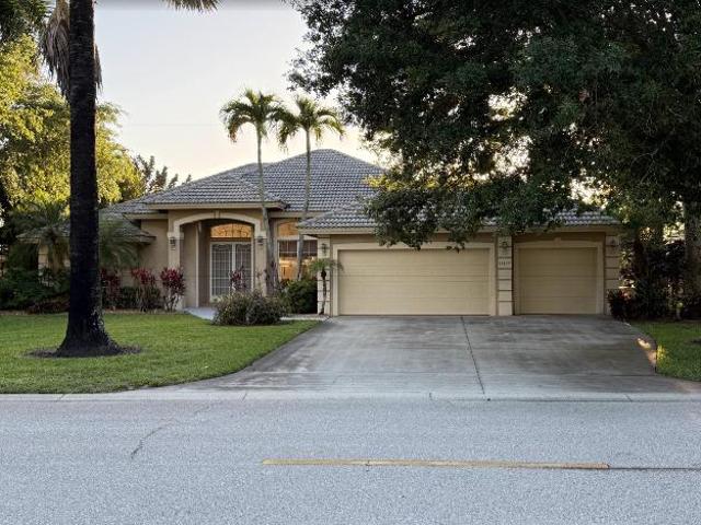 6 Br, 2 bath, Single Family 11327 Longshore Way E
