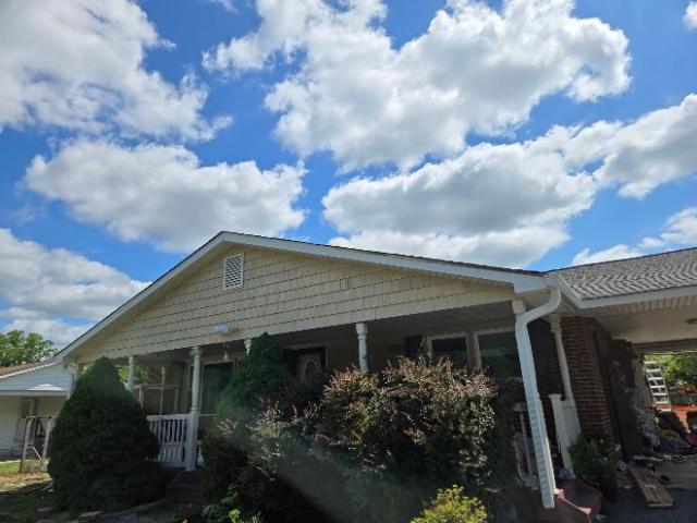 6 Br, 2 bath, Single Family 116 Leeland Rd
