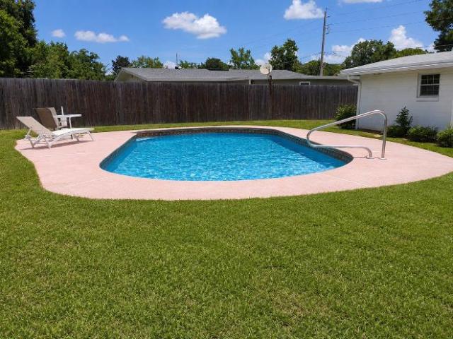 6 Br, 2 bath, Single Family 4416 Lane Ave S