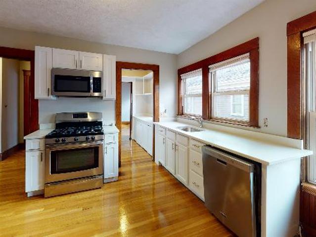 6 Br, 2 bath, Single Family 72 Harlow Street