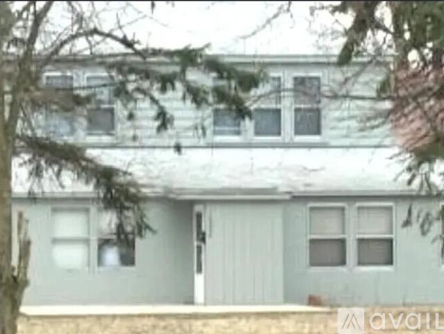 6 BR, 2 BA Apartment 16054 Cottage Grove Ave, South Holland, IL 60473
