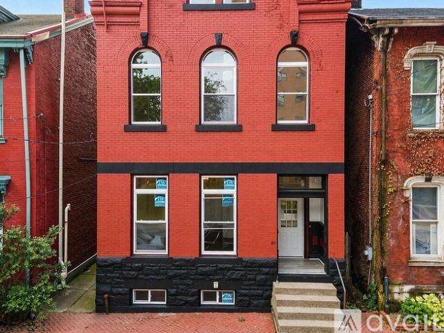 6 BR, 2 BA Apartment 1005 Sheffield St, Pittsburgh, PA 15233