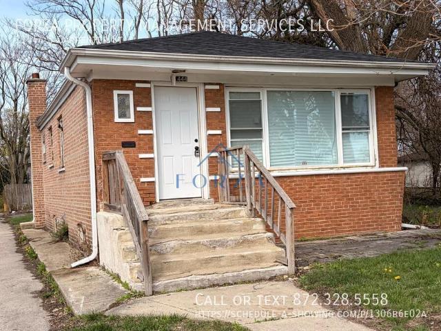 7 BR, 2 BA Apartment 11444 S Carpenter St, Chicago, IL 60643