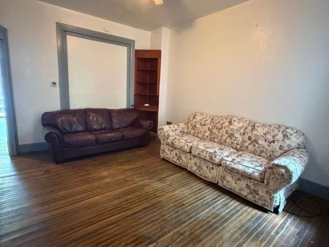 6 BR, 2 BA Apartment 228 W Jackson St, York, PA 17401