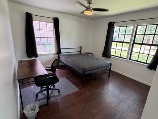 6 BR, 2 BA Apartment 3439 Wentworth St, Houston, TX 77004