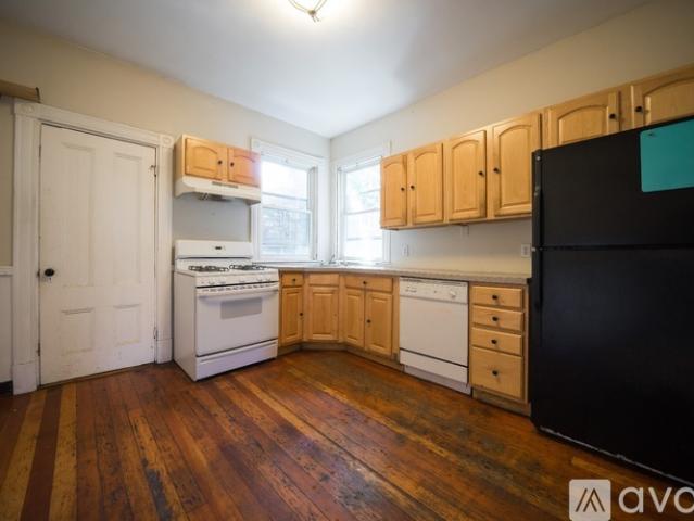 6 BR, 2 BA Apartment 452 Centre St, Unit 2, Boston, MA 02130