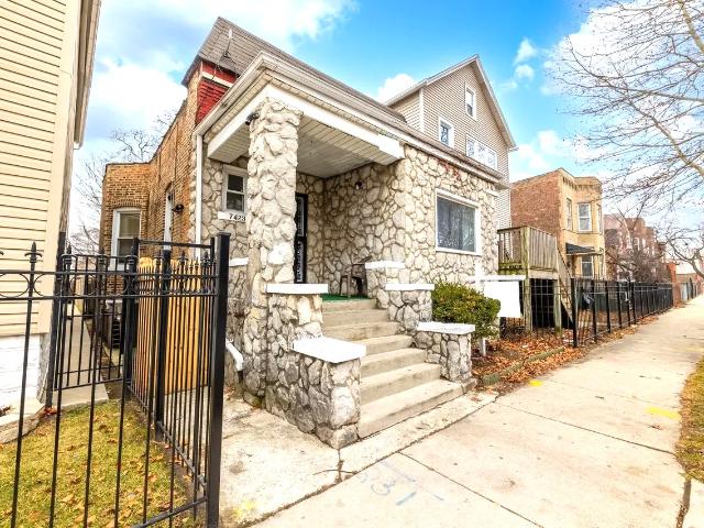 6 BR, 2 BA Apartment 7423 S Saint Lawrence Ave, Chicago, IL 60619