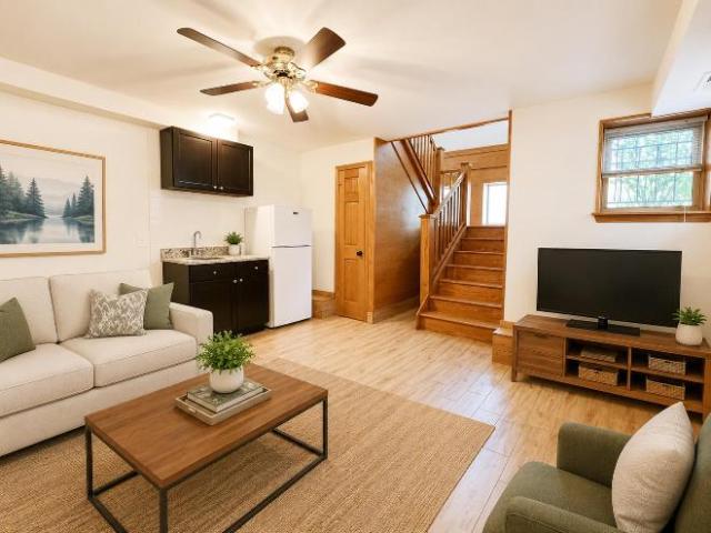 6 Br, 3 bath, Condo 1535 West Addison