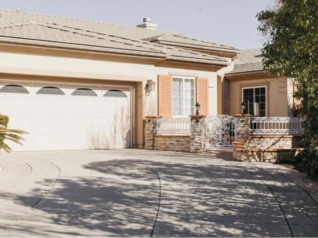 6 Br, 3 bath, Single Family 1634 Ivy Ct