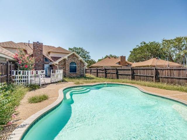 6 Br, 3 bath, Single Family 1005 Craig Dr