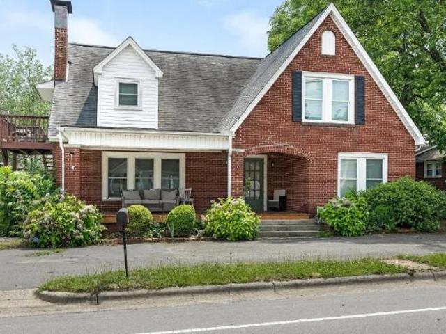 6 Br, 3 bath, Single Family 1102 Lane St