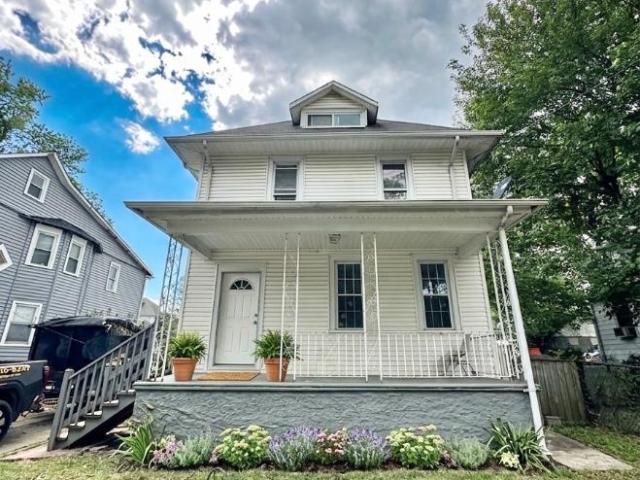 6 Br, 3 bath, Single Family 119 Evergreen Ave