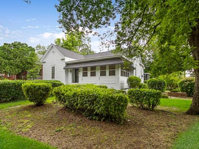 6 Br, 3 bath, Single Family 1394 Ross St