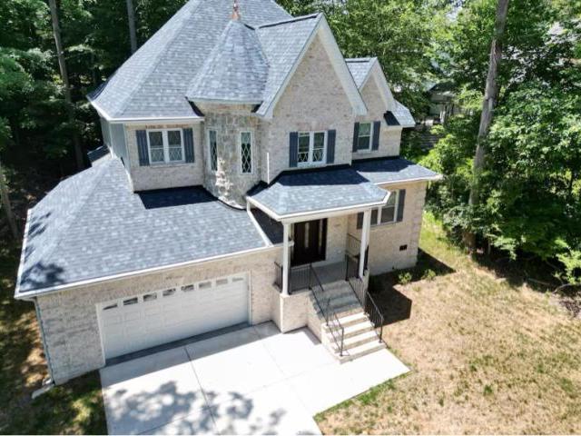 6 Br, 3 bath, Single Family 3100 Stratford Ct