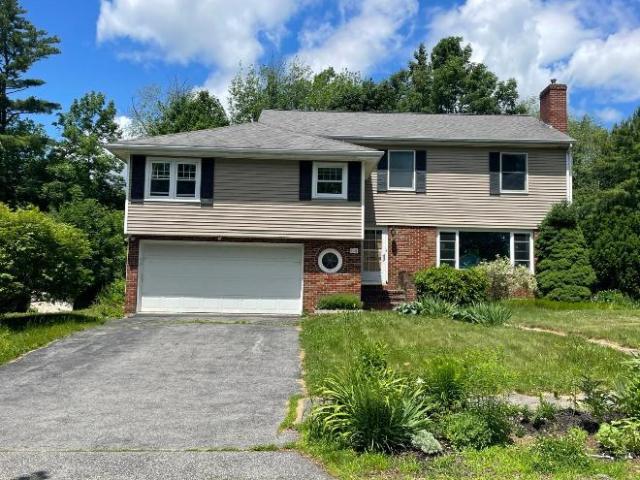 6 Br, 3 bath, Single Family 54 Bartley Ave