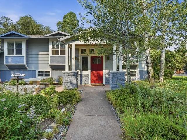 6 Br, 3 bath, Single Family 71 Hitching Post Rd