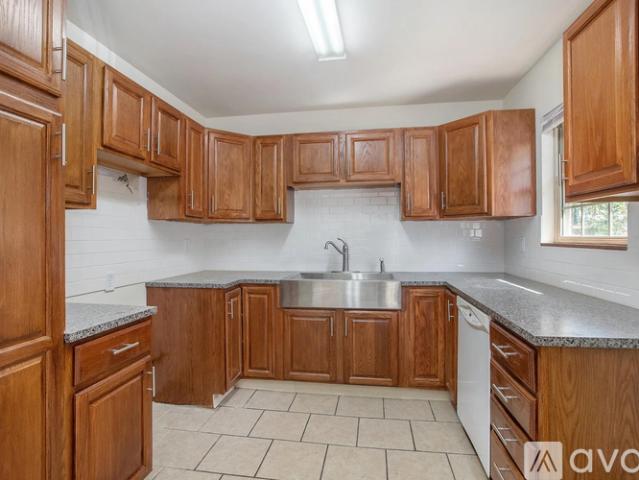 6 BR, 3 BA Apartment 1419 Lafayette Ave, Kalamazoo, MI 49006