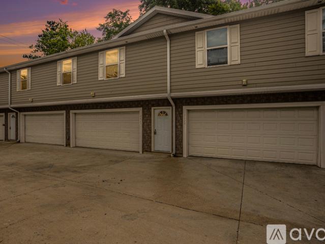 6 BR, 3 BA Apartment 2621 Redwood Ave, Unit 2629, Kalamazoo, MI 49006