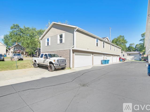 6 BR, 3 BA Apartment 2643 Redwood Ave, Unit 2643, Kalamazoo, MI 49006