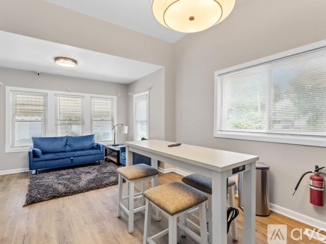 6 BR, 3 BA Apartment 387 S Hamilton St, Gary, IN 46403