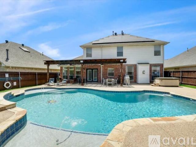 6 BR, 3 BA Apartment 5832 Clear Creek Dr, Haltom City, TX 76137