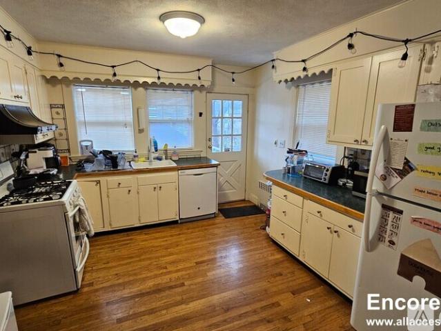 6 BR, 3 BA Apartment 52 Greylock Rd, Boston, MA 02134