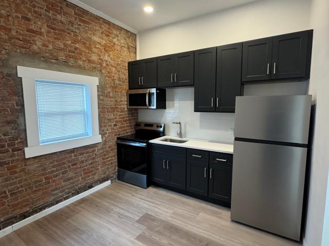 6 BR, 3 BA Apartment 7802 Brownwood Drive, Louisville, KY, USA, louisville, KY 40218