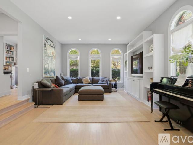 6 BR, 4.5 BA Apartment 7005 Endicott Court, Bethesda, MD 20817