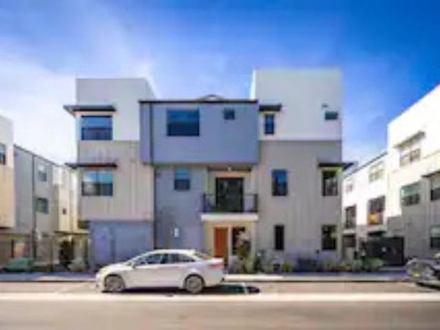 6 Br, 4 bath, Townhouse/Brownstone/RowHouse 64 944 North Divino Privado