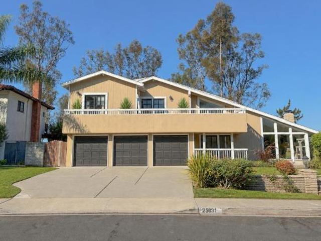 6 Br, 4 bath, Single Family 25891 Via Viento