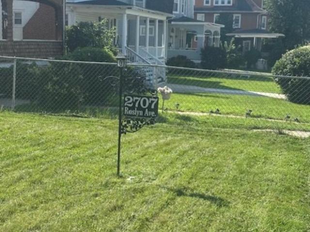6 Br, 4 bath, Single Family 2707 Roslyn Avenue