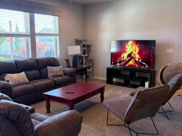 6 Br, 4 bath, Single Family 2302 Tabor St