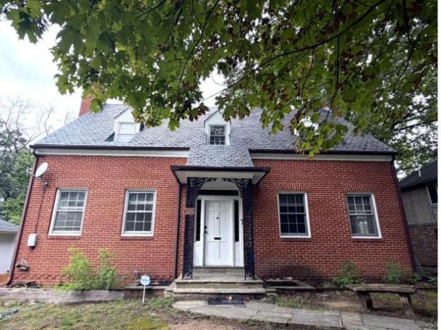 6 Br, 4 bath, Single Family 3206 Nash Pl SE