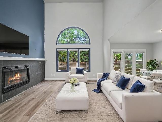 6 Br, 4 bath, Single Family 5584 Stonewall Place
