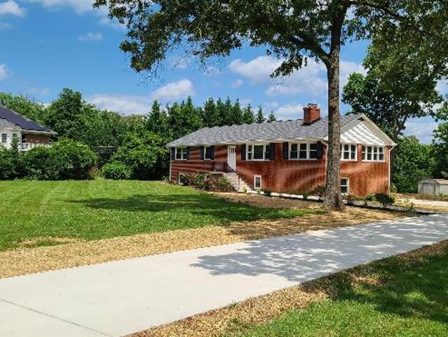 6 Br, 4 bath, Single Family 7 Cedar Drive