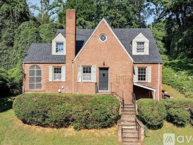 6 BR, 4 BA Apartment 505 Valley Rd, Charlottesville, VA 22903