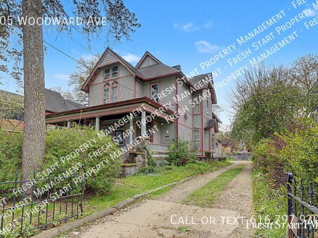 6 BR, 4 BA Apartment 505 Woodward Ave, Kalamazoo, MI 49007