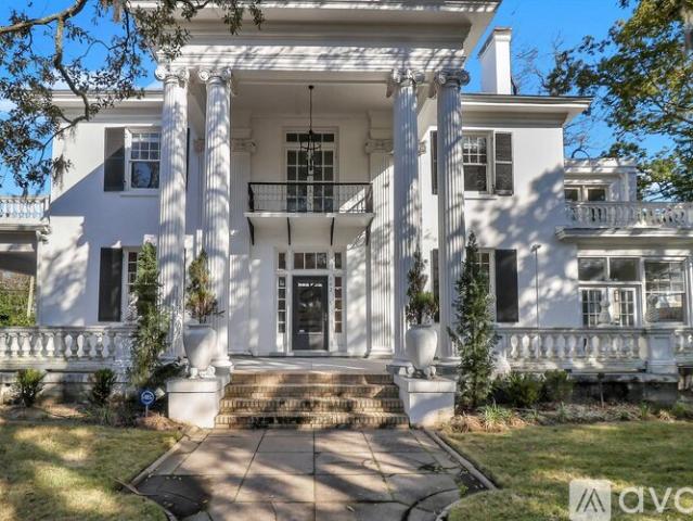 6 BR, 4 BA Apartment 602 E Victory Dr, Savannah, GA 31405