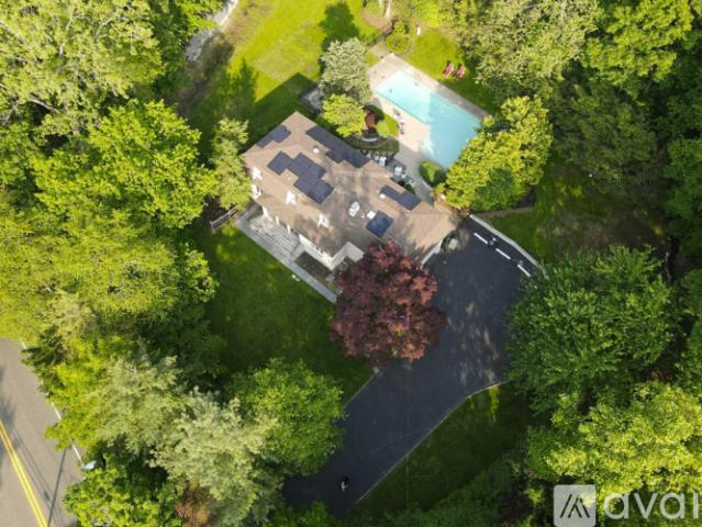 6 BR, 5.5 BA Apartment 200 Hillside Ave, Cresskill, NJ 07626