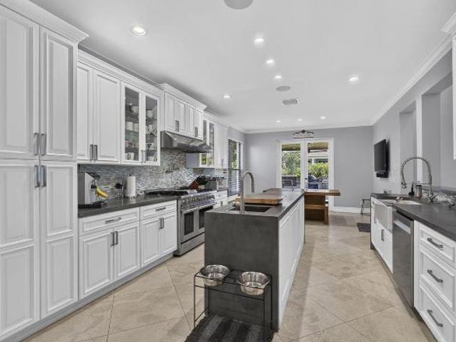 6 Br, 5 bath, Single Family 17394 Orange Boulevard