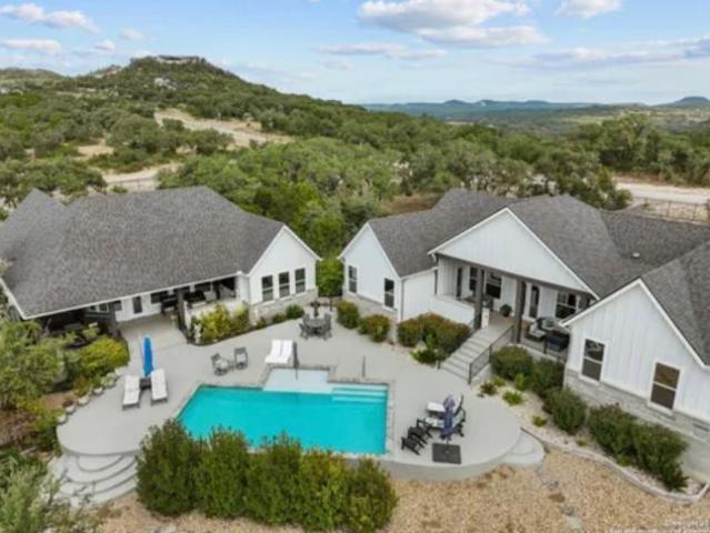 6 Br, 5 bath, Single Family 1032 Clear Water Cyn