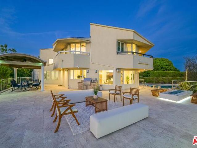 6 Br, 5 bath, Single Family 1121 Roberto Lane