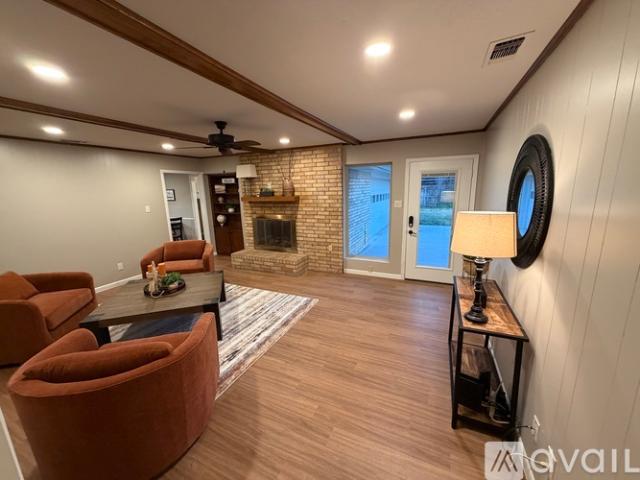 6 BR, 5 BA Apartment 518 Magnolia St, Denton, TX 76201