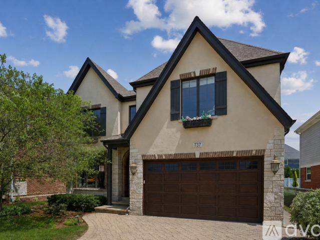 6 BR, 5 BA Apartment 737 Swain Avenue, Elmhurst, IL 60126